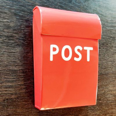 LILLE RØD POSTKASSE | Design postkasse fra Sølund