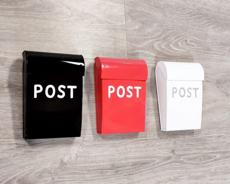 Lille postkasse til børn - Rød | Design postkasse fra Sølund